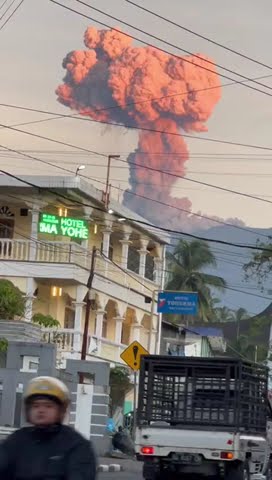 Penampakan Debu Kawah Gunung Marapi dari Kota Batusangkar #marapi # ...