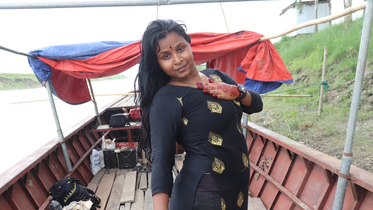 Nouka Vromon hot Dance video 2024 নৌকা ভ্রমন ডান্স হট ভিডিও - YouTube