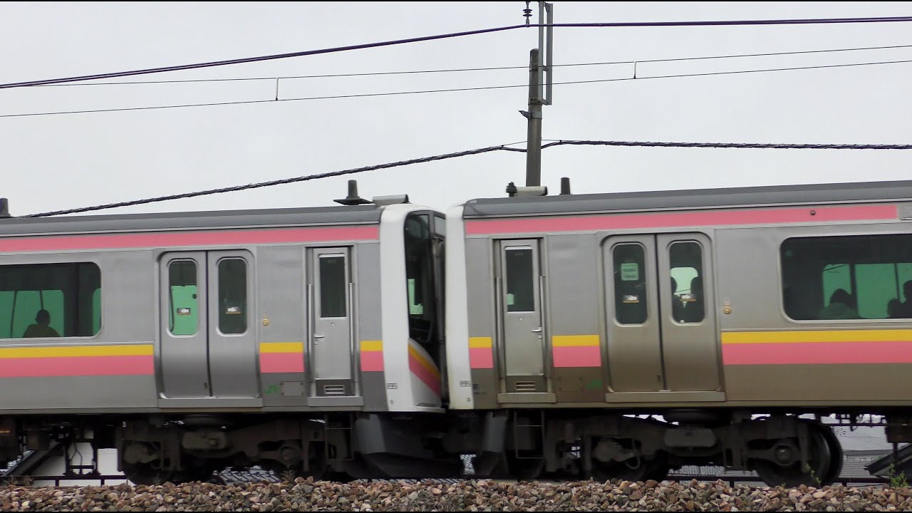 左右で色が違うE129系A12+B10編成【4K】434M - YouTube