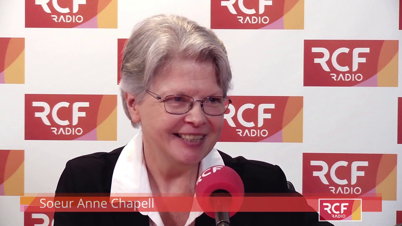 Anne Chapell sur la vie consacrée dans la Matinale de RCF - YouTube