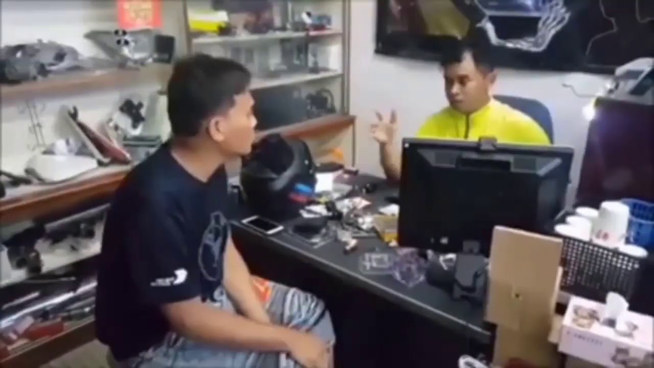 Pelakon Azhan Rani Bengang Dengan Tuan Kedai Motor. Help me to survive ...