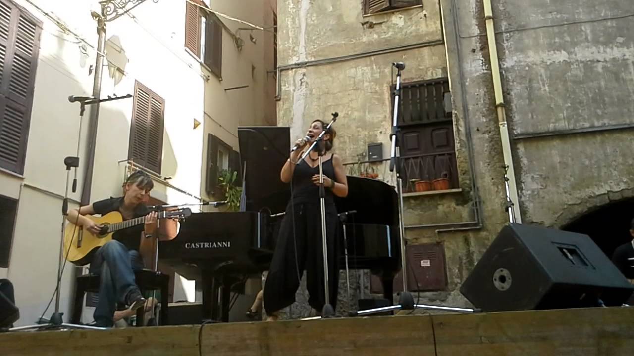 Raffaella Misiti - Annalisa Baldi "Affaccete Nunziata" - YouTube