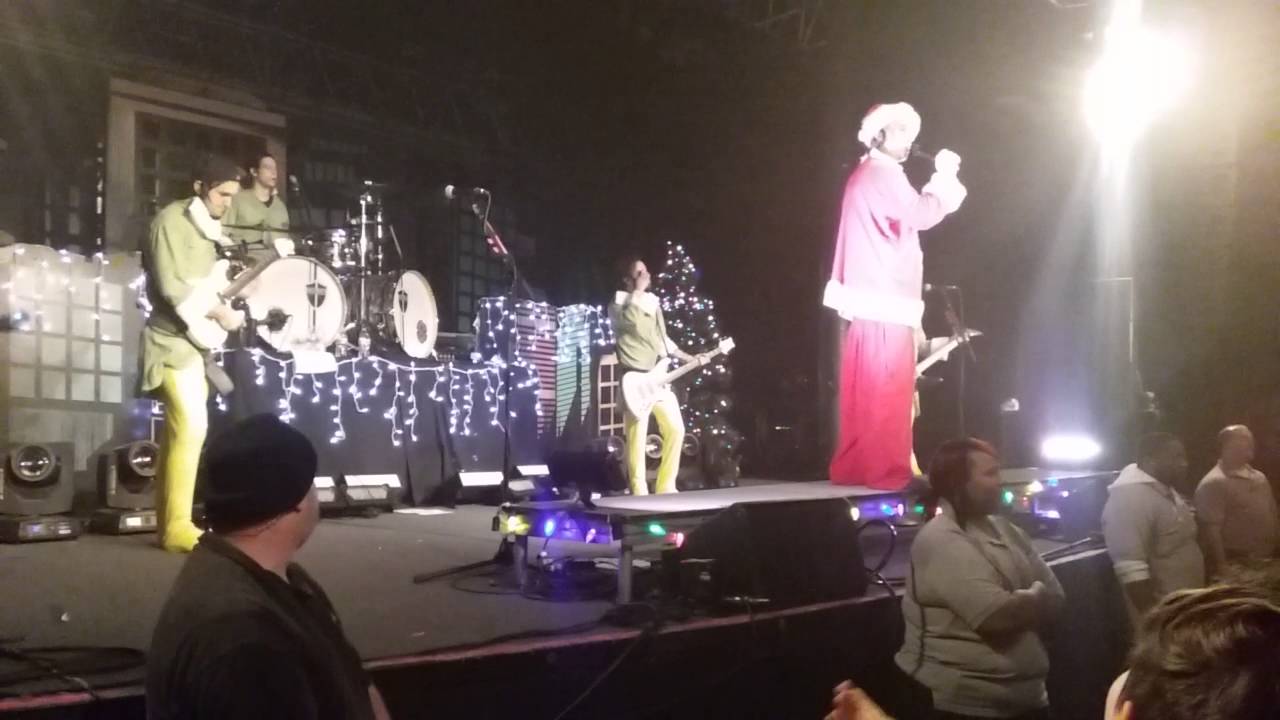 Ronnie Radke birthday cake temper tantrum - YouTube