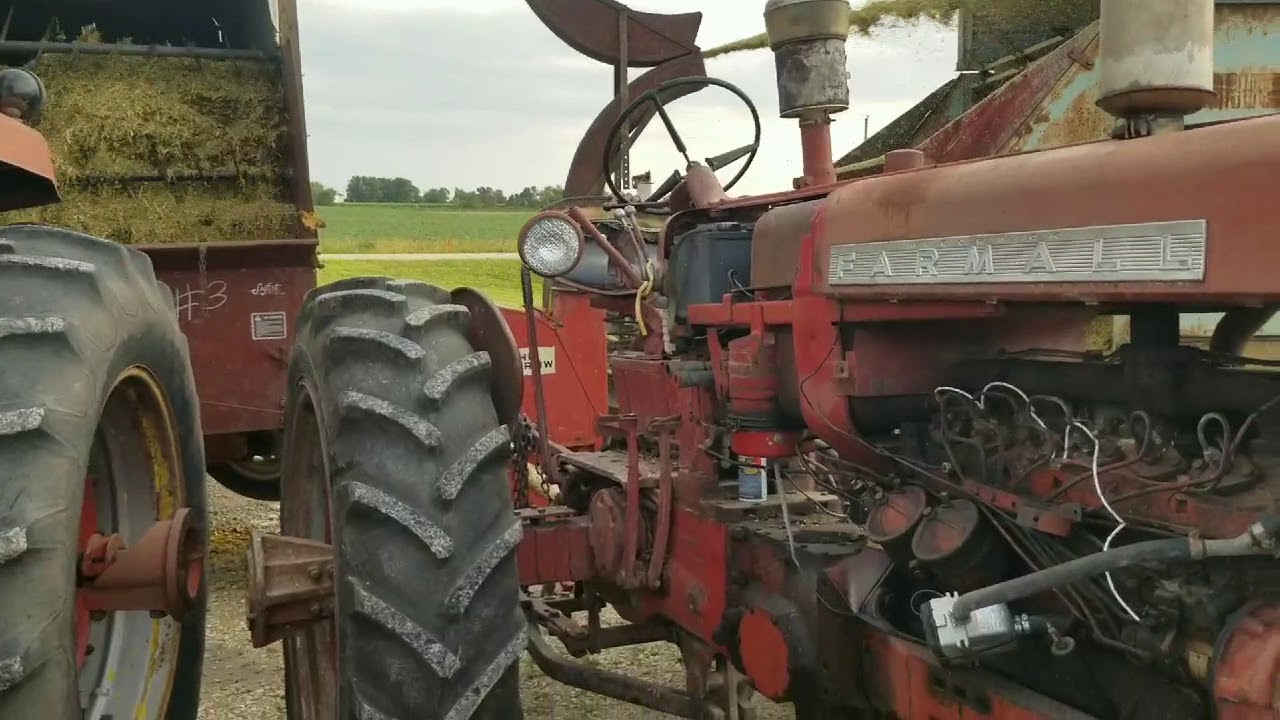Tuesday fun chopping oatlage - YouTube