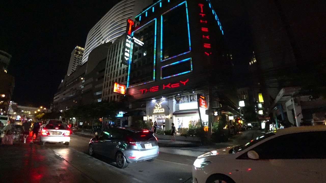Walking Sukhumvit Soi19【Bangkok Night Scene】 - YouTube
