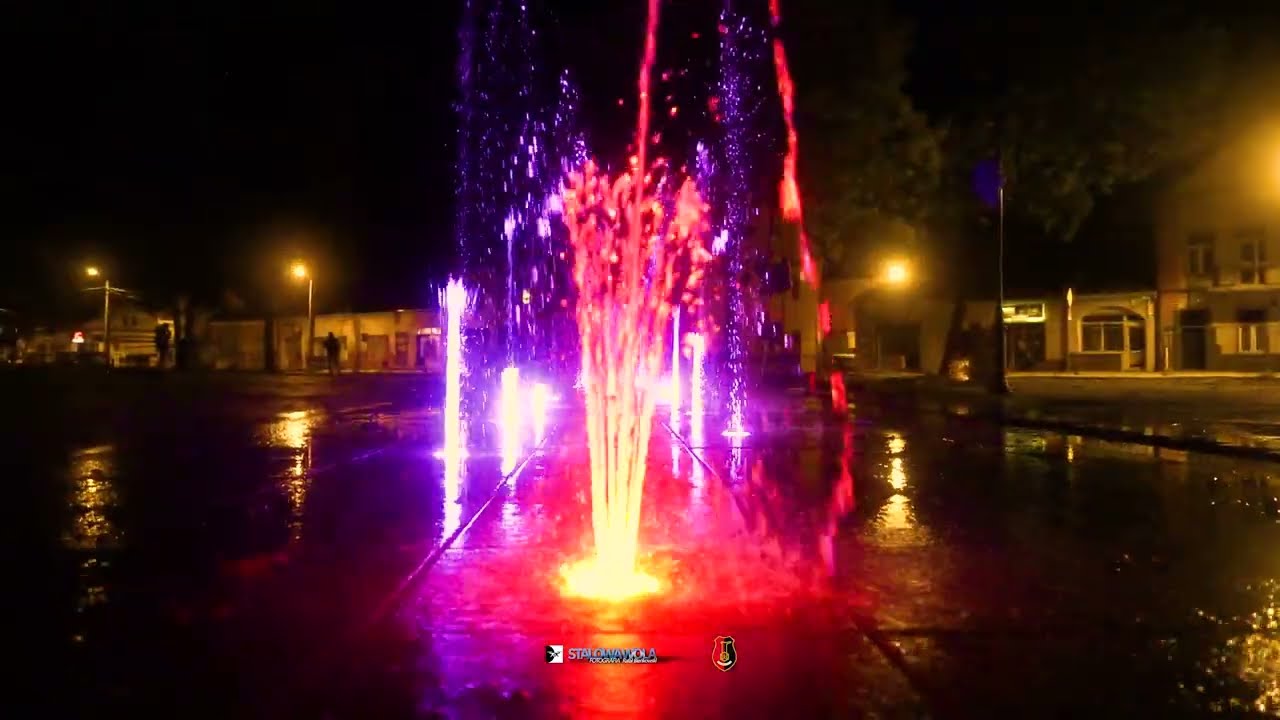 Niesamowity pokaz tańca wody, dźwięku i światła - rynek Rozwadów - YouTube