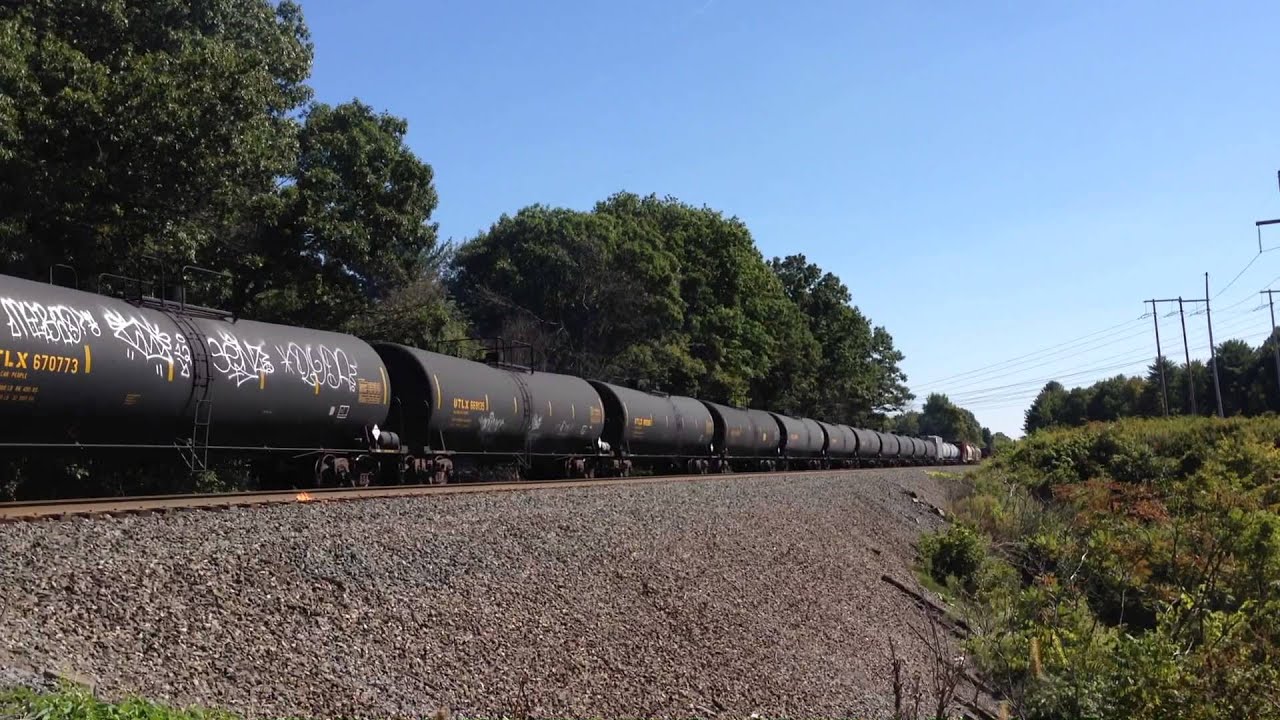 CSX Q621 with IC 2462 leading (RS3L horn) - YouTube