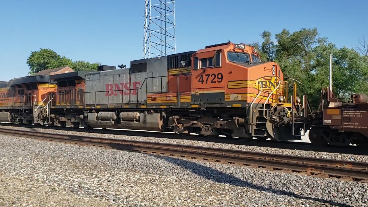 BNSF 6419 EB Intermodal Q Train MP 130.16 With BNSF 4729 in Chillicothe Illinois 5/17/25 - YouTube