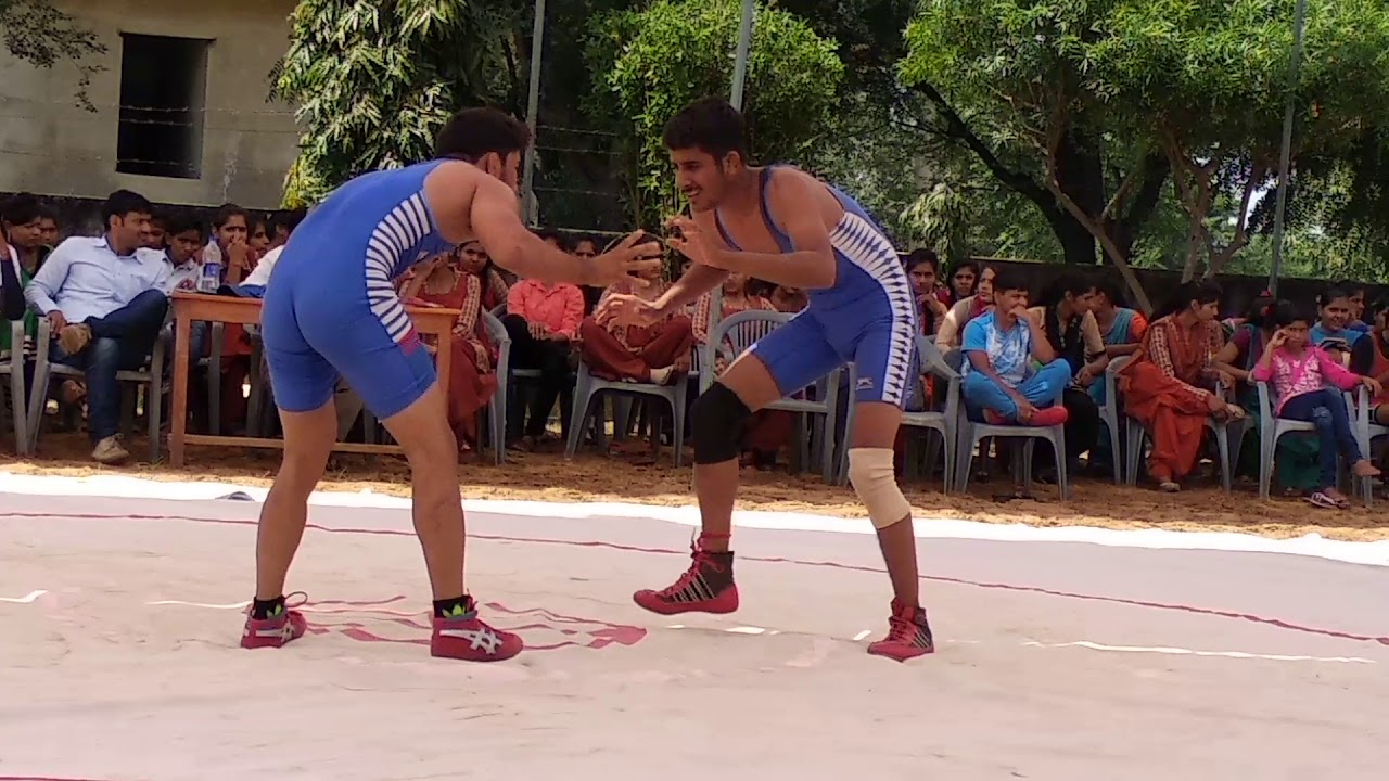 University kushti match win R.g college thoi - YouTube