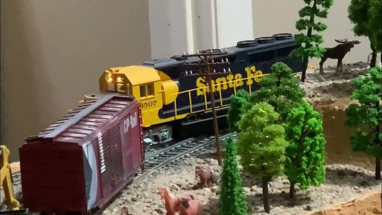 HO Scale Bachmann EMD GP40 DCC Sound Diesel Locomotive SANTA FE #3507 kadee's ! - YouTube