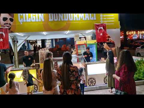 Çılgın Dondurmacı - Dondurma  Turkish Ice cream Dance performance Antalya - Türkiye
