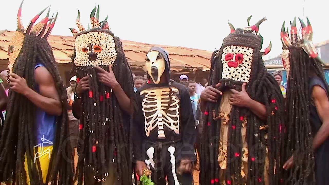 Une Danse extraordinaire de l'ouest Cameroun, fait pour les Initiés et ...