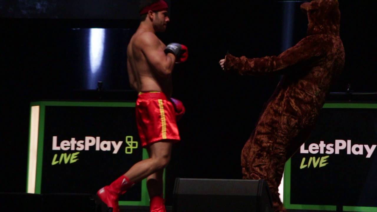 Bear vs Best Fighter Brett Cow Chop @ Let's Play Live NYC - YouTube