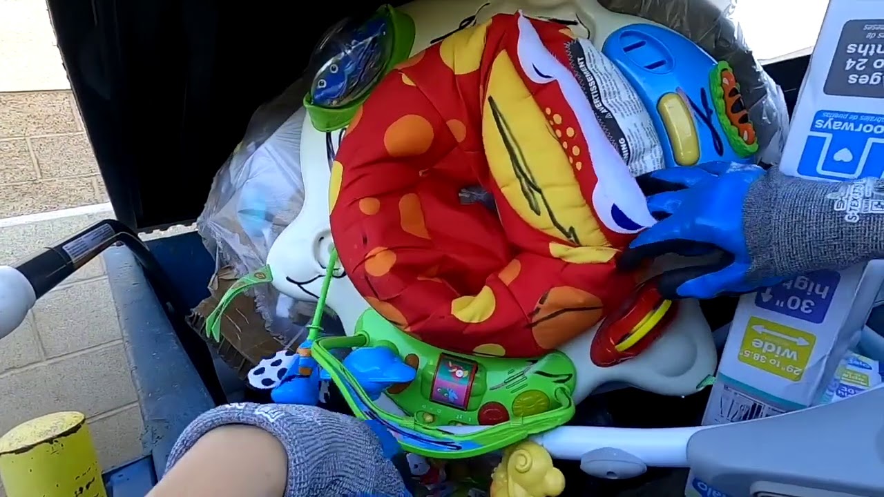 Dumpster Diving- This Dumpster is Packed! - YouTube