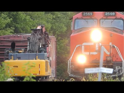 CN 2569, 2334, / Chatham On, July 22 23. - YouTube