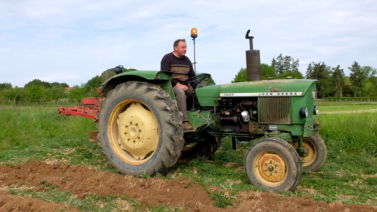 Tractor John Deere 1020 - YouTube
