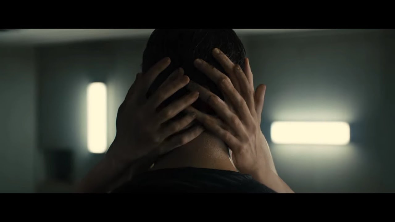 Kiss scene - Blade Runner 2049 - YouTube