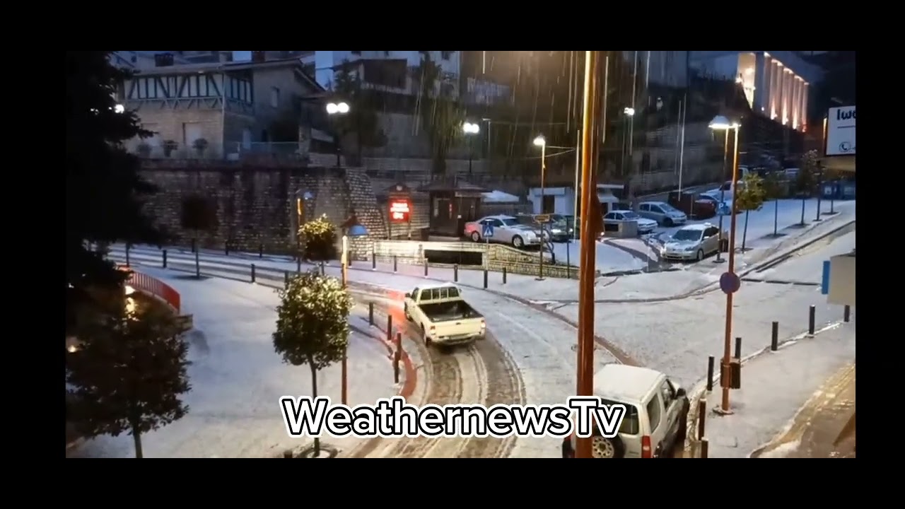 Ισχυρή καταιγίδα στο Καρπενήσι. Το έστρωσε χαλάζι. Άσπρισαν οι δρόμοι ...