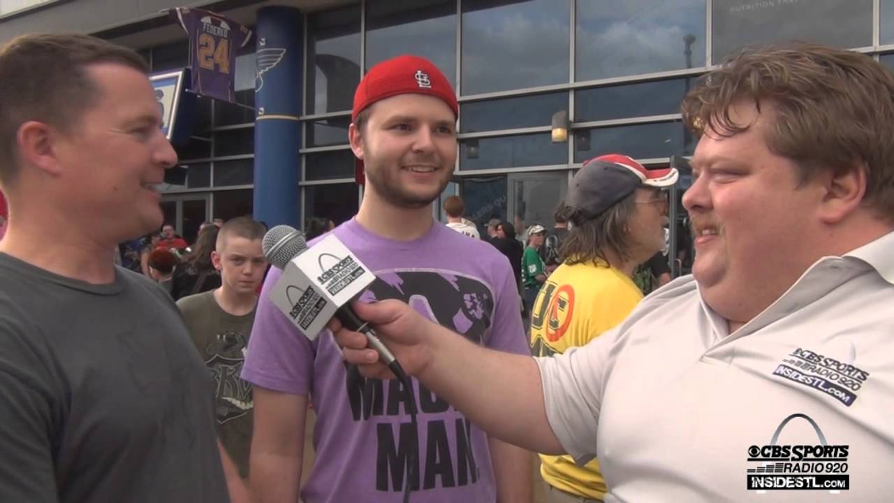 Larry Nickel Interviews Fans Outside WWE RAW St. Louis - YouTube