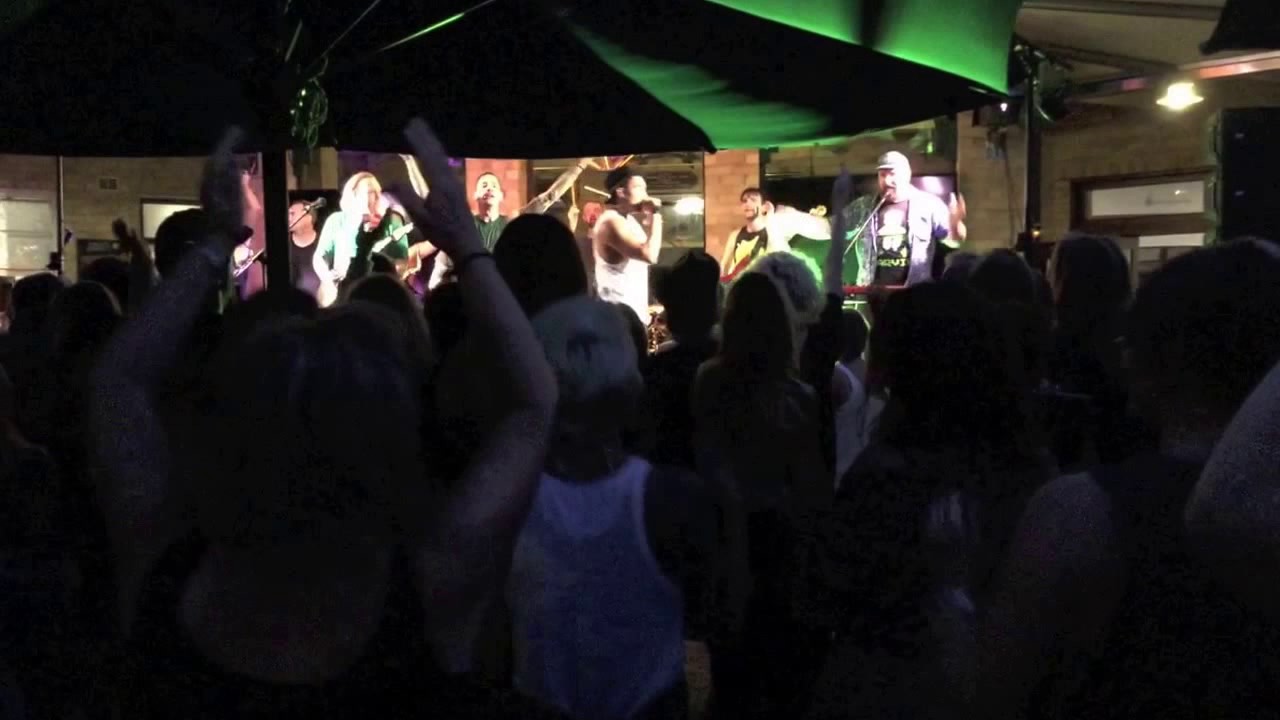 Electrik Lemonade at Brunswick Heads - YouTube