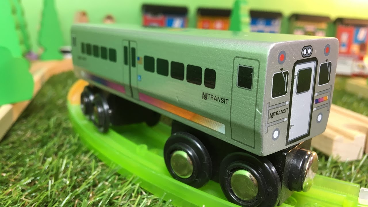 NJ TRANSIT Comet V Commuter Munipals Wooden Trains in motion 02631 ...