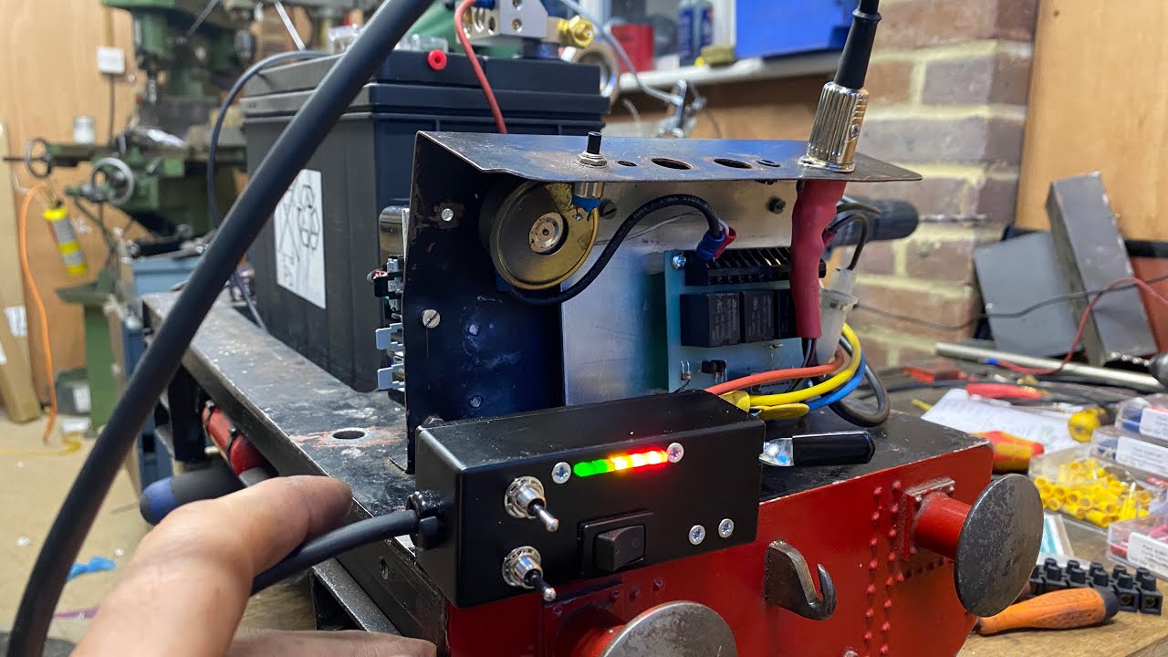 Wiring the 4QD controller into a Maxitrak Coronation - YouTube