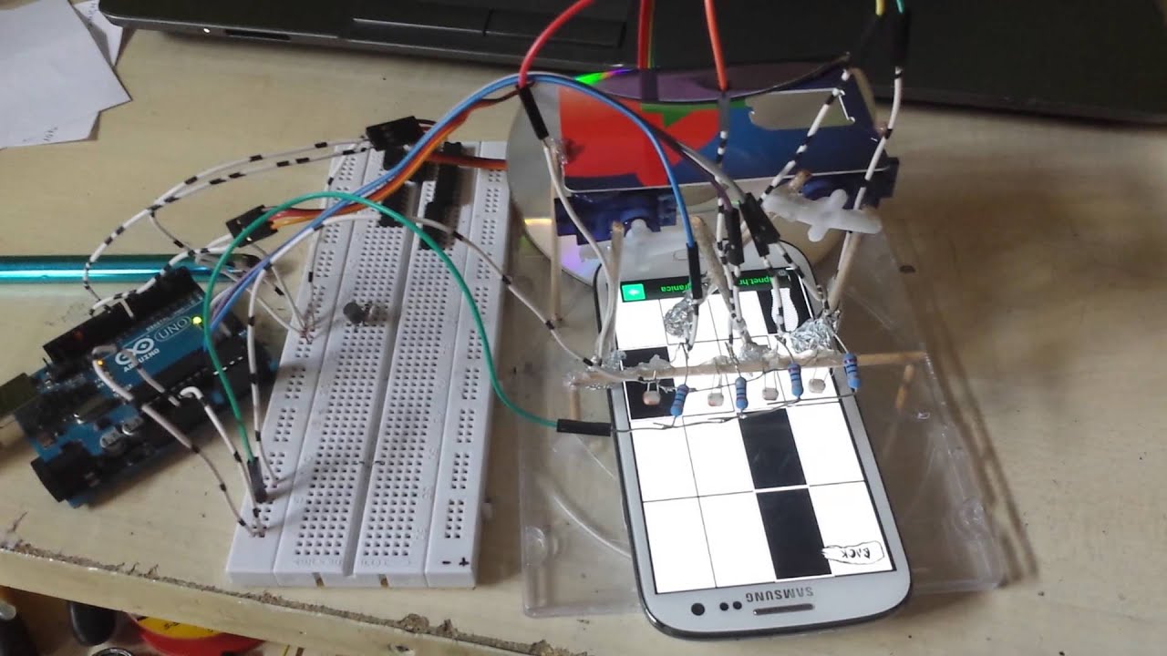 Arduino robot playing game Don't step on the white block - YouTube