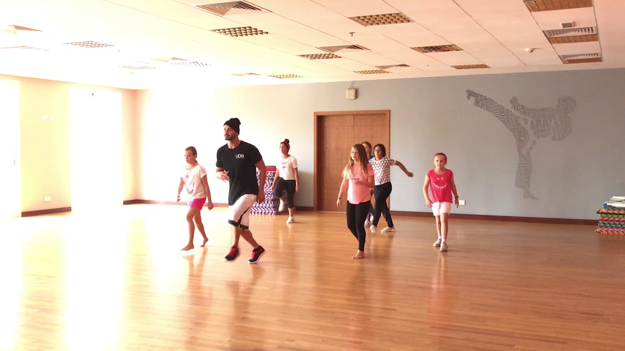 Beginners hip hop dance class - Al Areesh Club - YouTube
