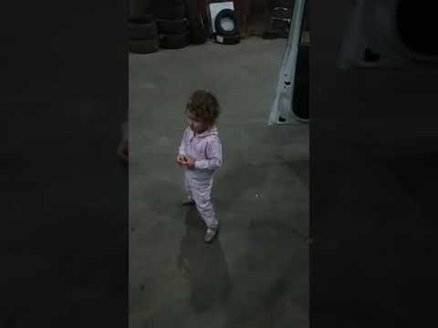 Minha netinha luzia dançando despacito