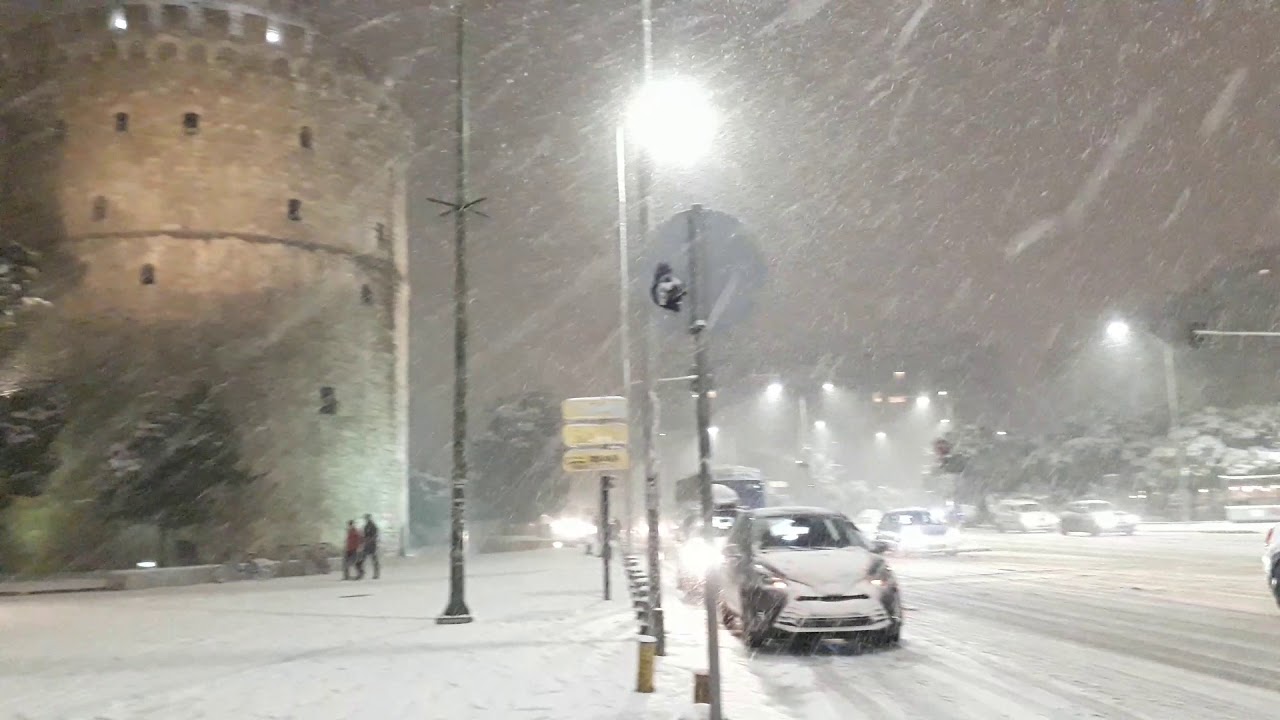 Θεσσαλονικη 4-5/01/2019 χιόνι (Λευκός Πύργος βραδυ παρασκευης) - YouTube