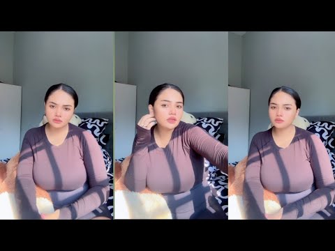 Bunda cantik sendiri di tempat tidur malam jumat