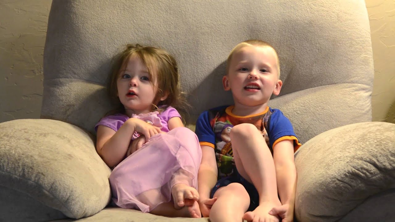 The Amazing Kids, Jacob and Emily Sing their ABCs - YouTube