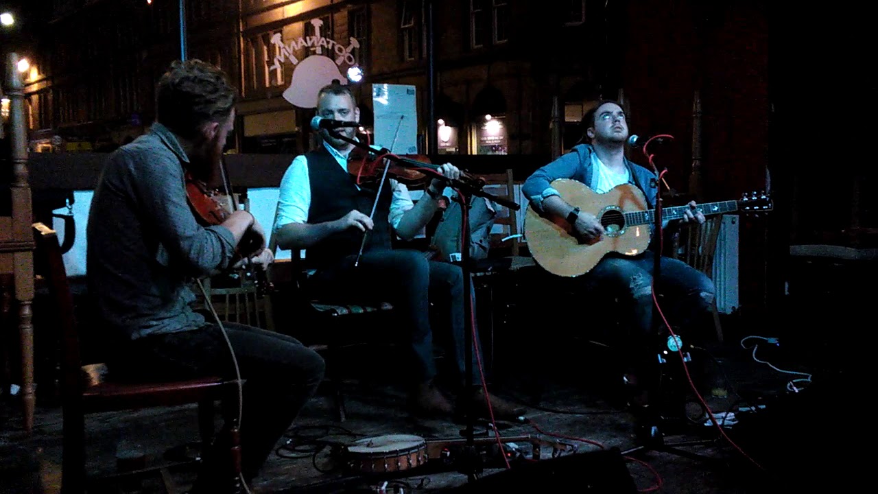 Traditional Scottish Music at Hootananny Pub Inverness - YouTube