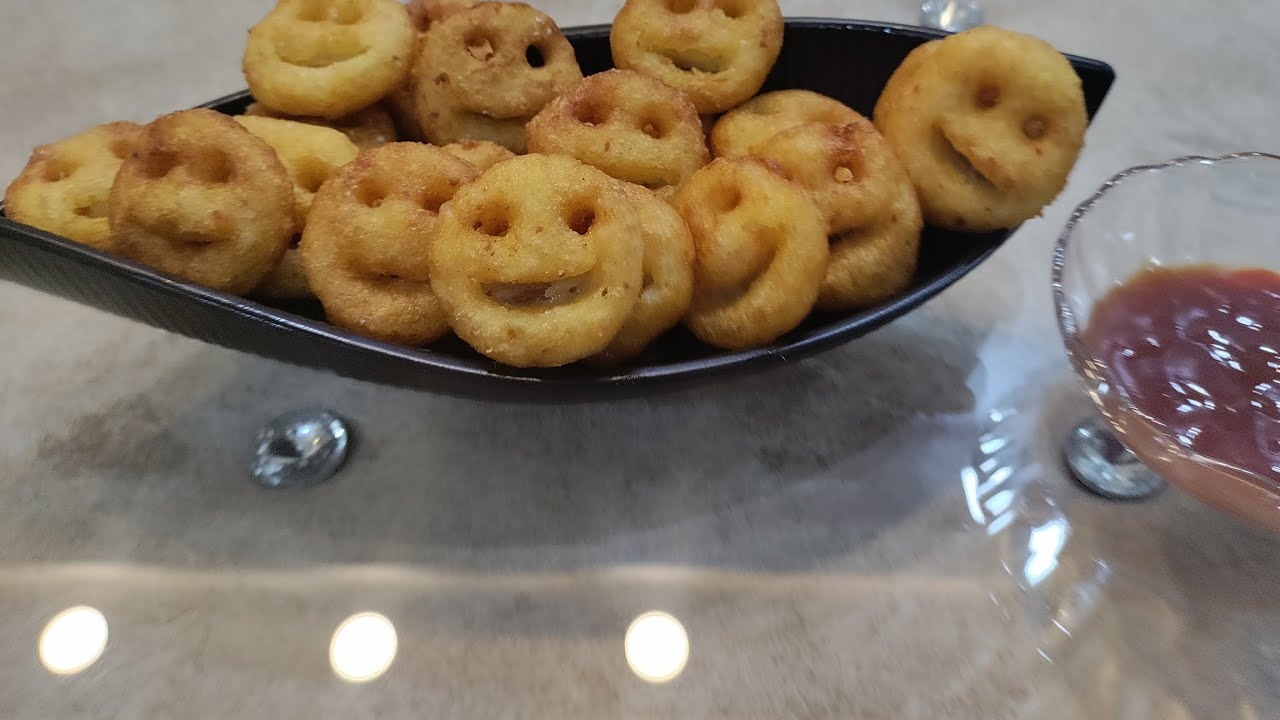 Super Crispy and tasty homemade Smiley !! Potato Smilies recipe🧑🏻‍🍳🫕 ...