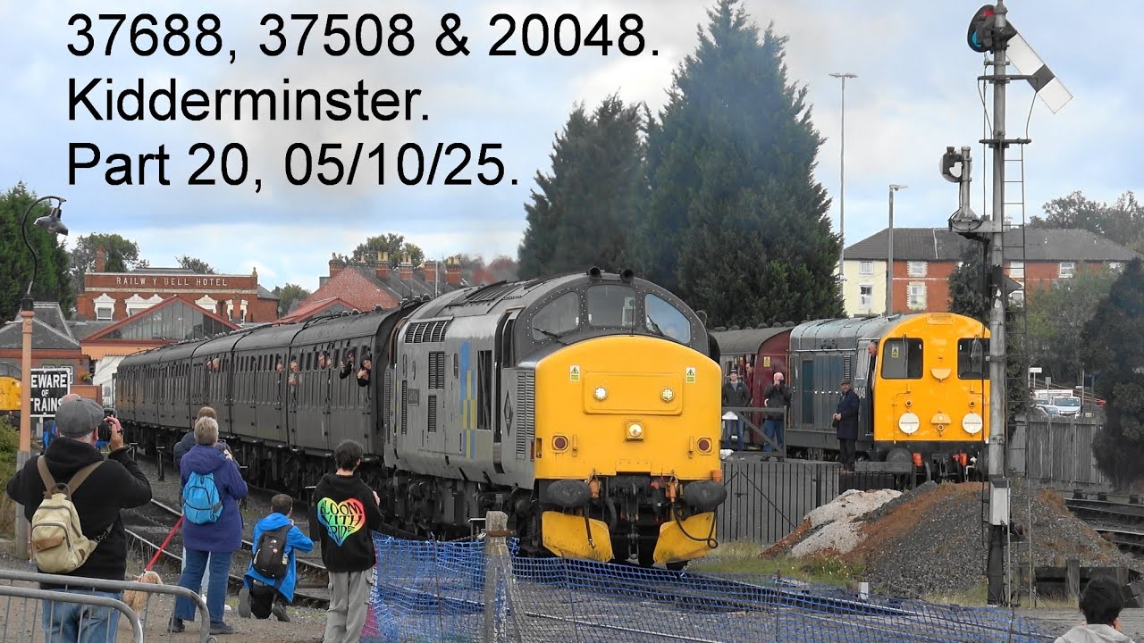 Not bowled this time. 37688, 37508 & 20048. SVR Class 37 Event ...
