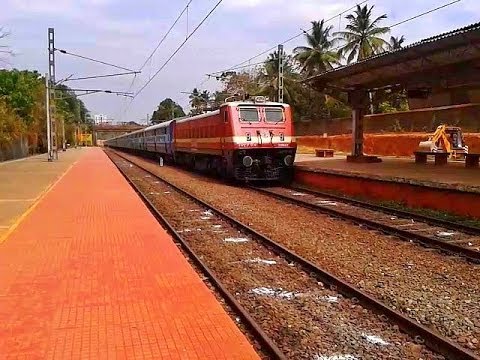 RPM WAP4 Guruvayur-Punalur Fast Passenger arrives Tiruvalla - YouTube