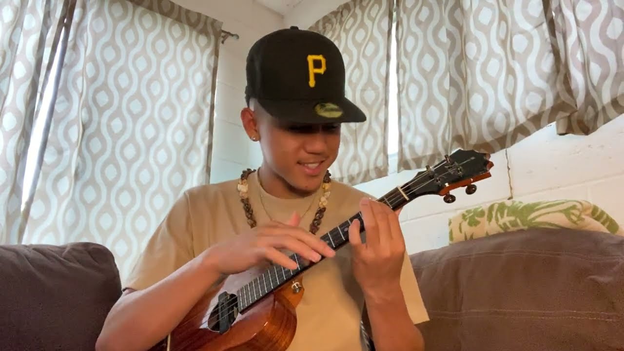 Mele & Mo'olelo Contest with Kala'i Kealoha Singing "Maunaloa" - YouTube