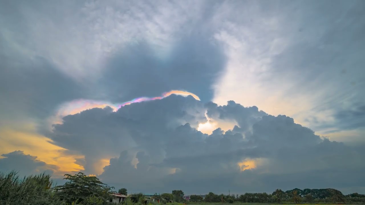 Iridescent Pileus Cloud - Timelapse - YouTube