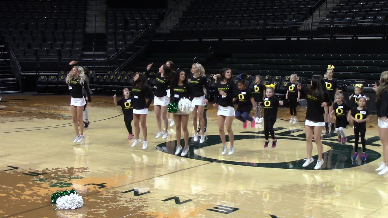 2019 Oregon Cheerleading Cheer With The Ducks Something Slide - YouTube