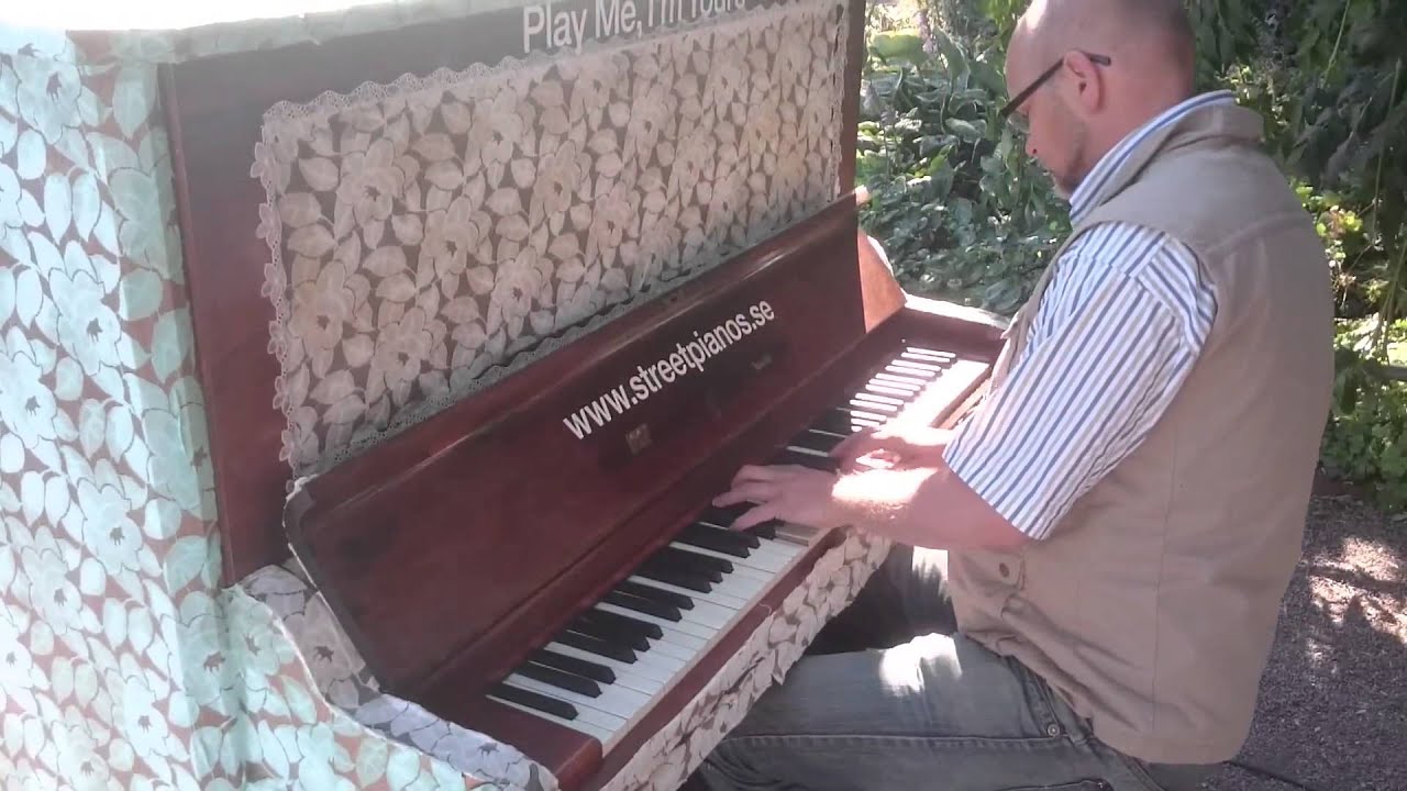 Lars Fenger-Krog - Streetpiano - YouTube