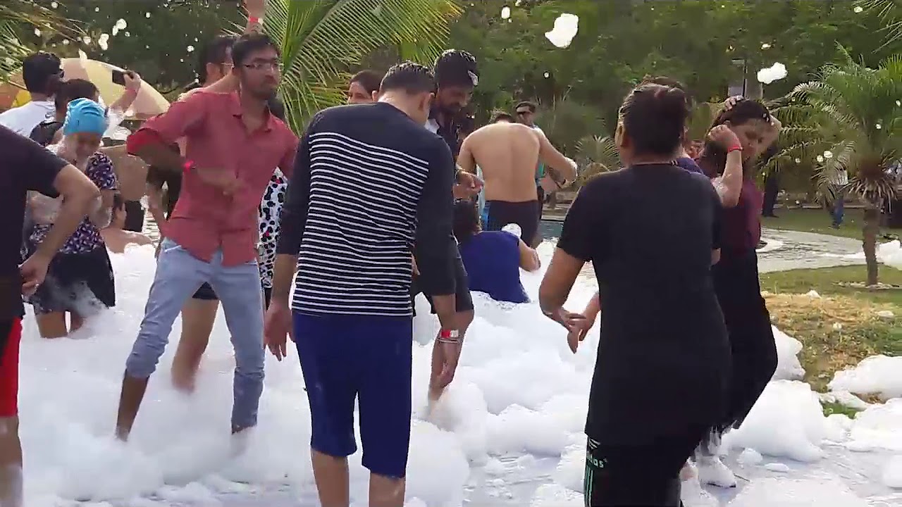 Foam Party & Rain Dance Party With DJ Nihar @ 100 ACRES CLUB - YouTube