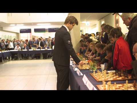 Magnus Carlsen schaakt in Erasmus MC - Sophia