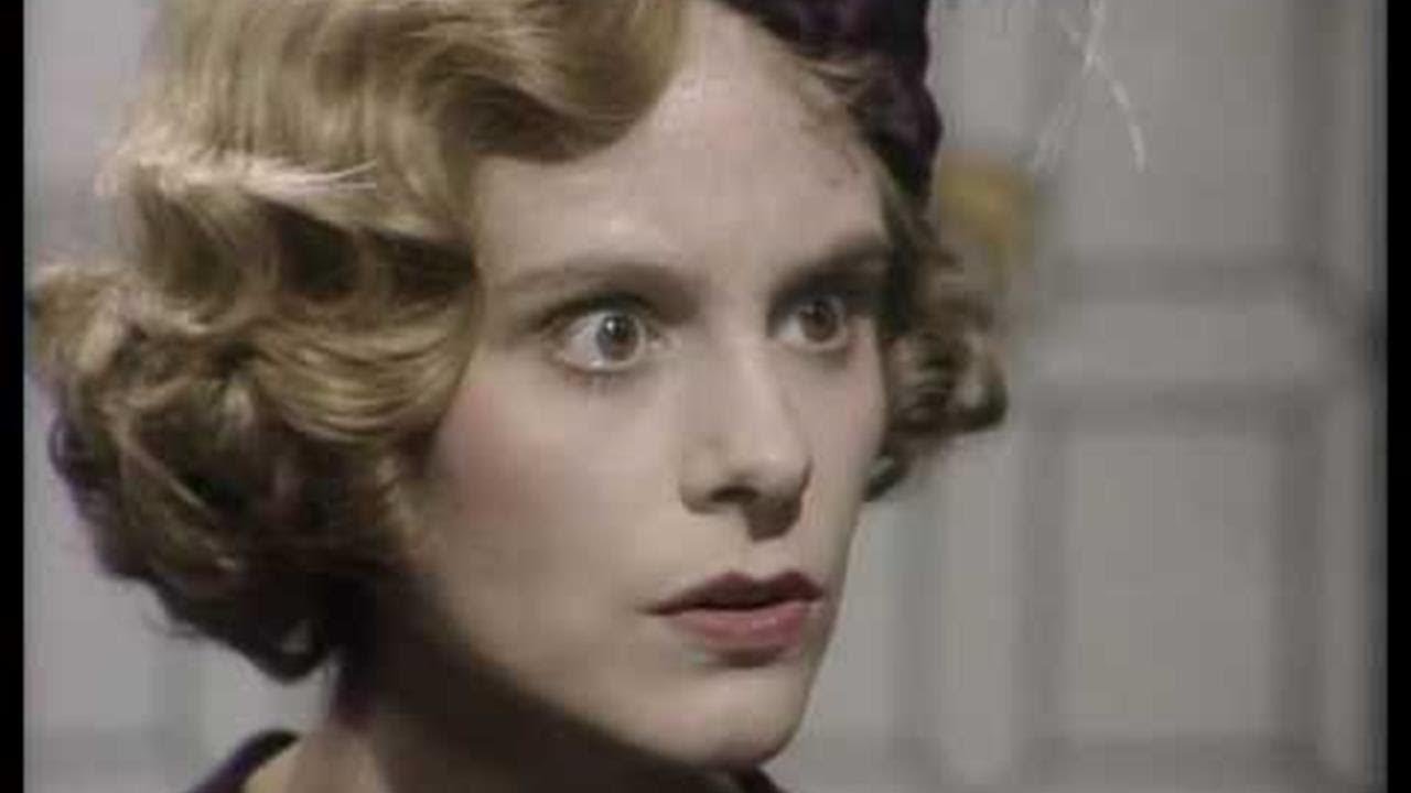 La Hora De Agatha Jane Busca Trabajo - YouTube