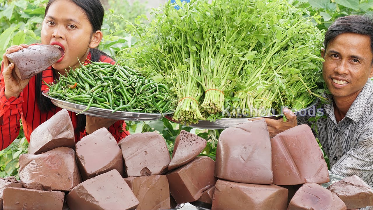Cooking Net Cow Blood Curd with Celery and Young Chilli Recipe in ...