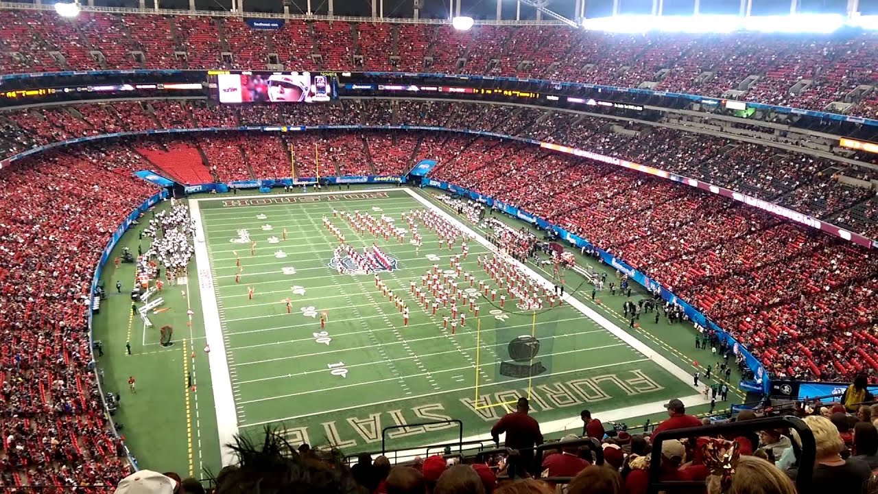 University of Houston marching band at 2015 Peach Bowl - YouTube