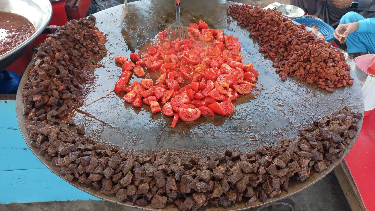 16 Years Old Hardworking Boy Making Popular Peshawari Hot Masala Tawa ...