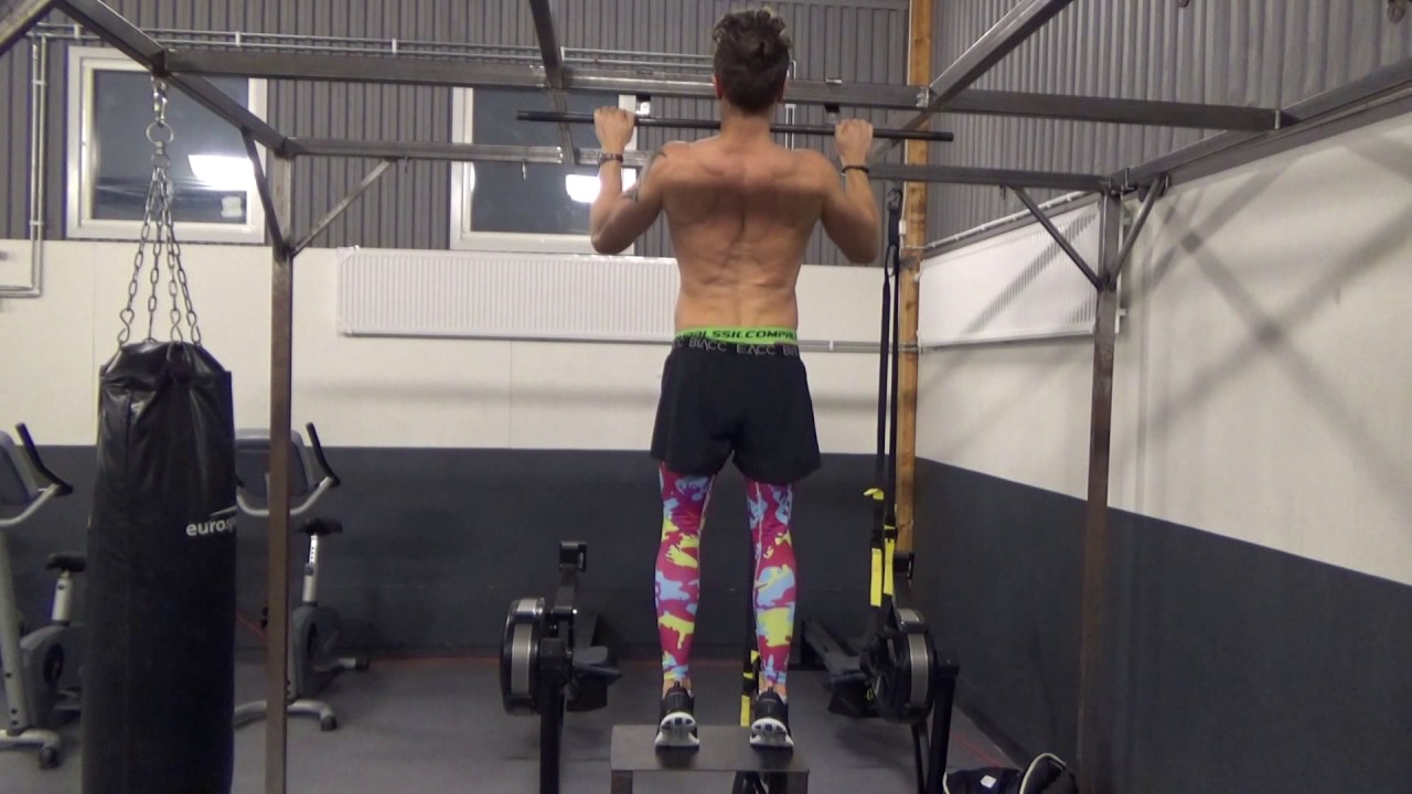Träna Rygg & Biceps hemma - Lätt övning 1 - Assisterade chins - YouTube