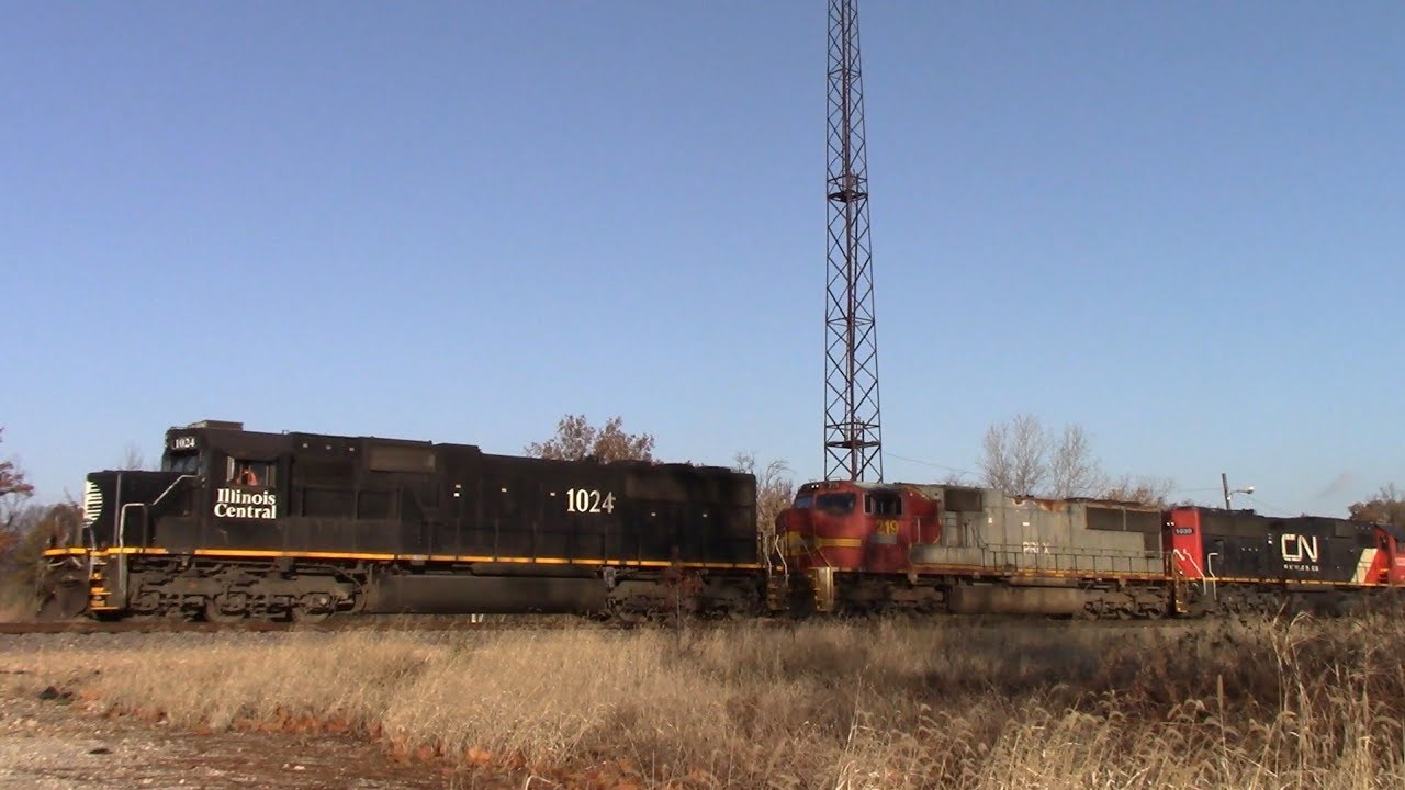 IC SD70 leads CN A408 Into the Centralia CN yard - YouTube