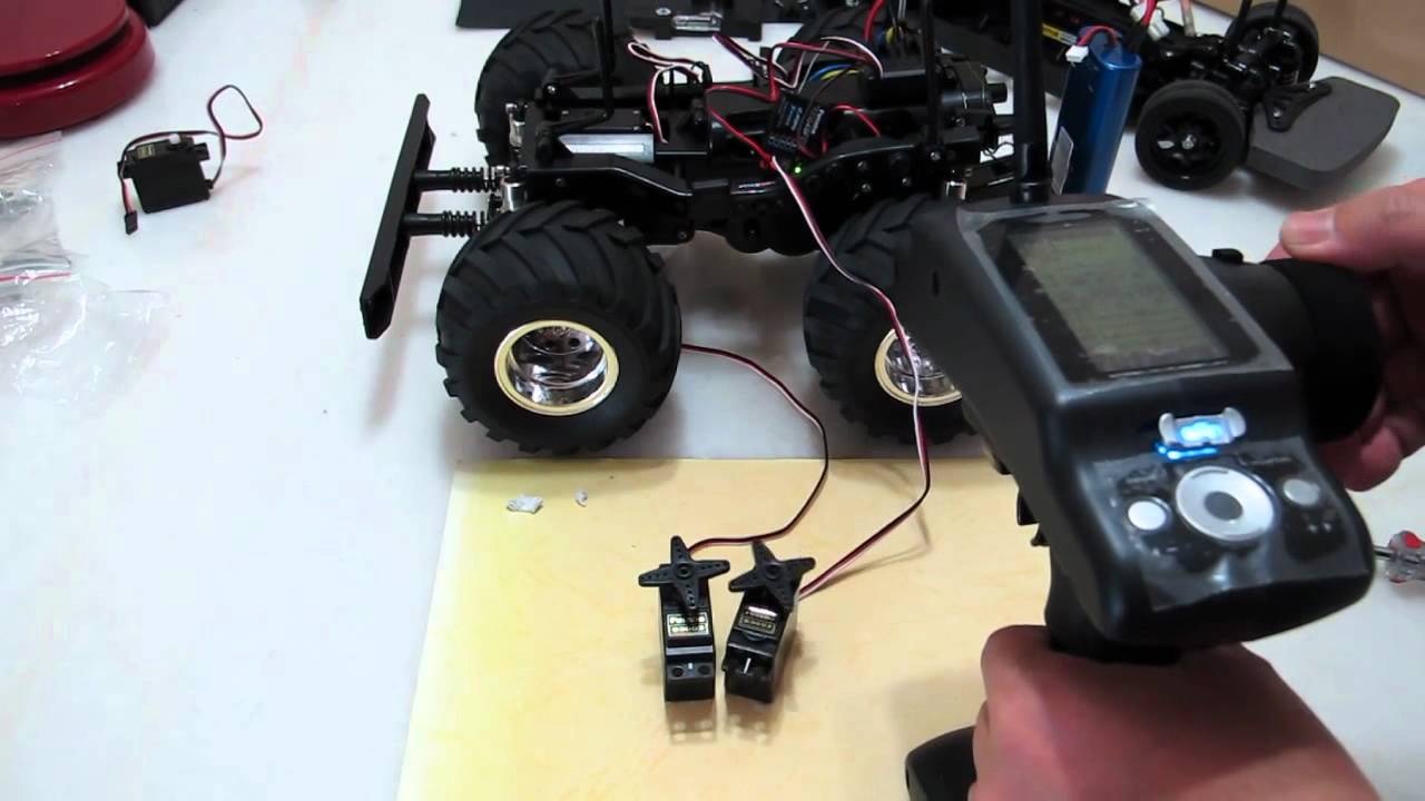 Comparison of Futaba servo S3003 with an ORIGINAL & a CHEAP FAKE - YouTube