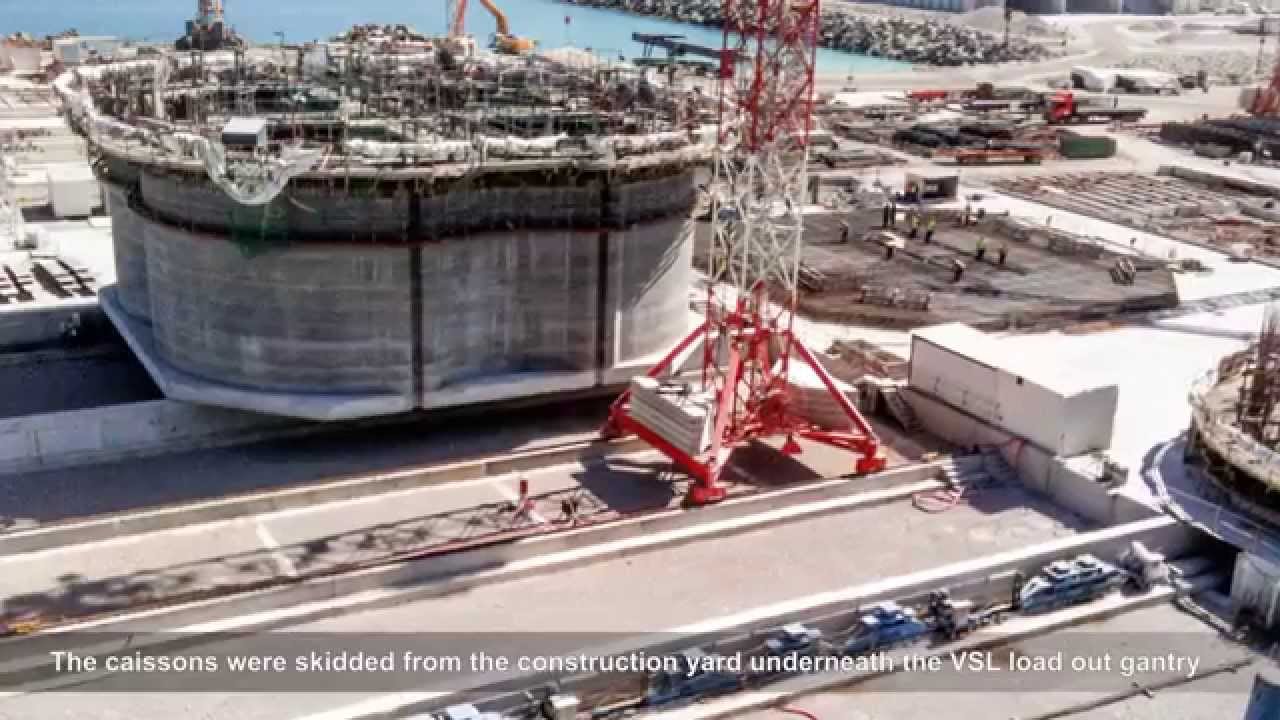 VSL Heavy Lifting: Tangier Med 2 container port - YouTube